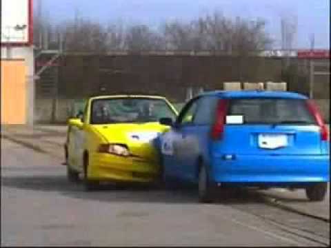 Fiat Punto ile Fiat Punto Cabrio çarpıştırılmış | Araba Teknik Bilgi
